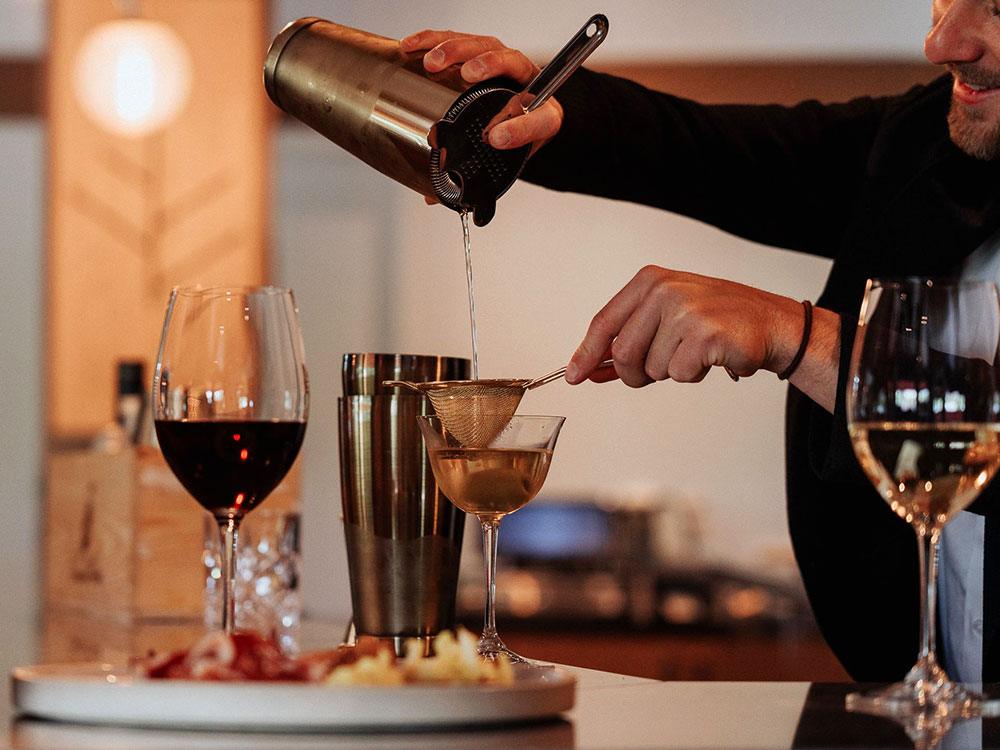 Montreal Hotel Restaurants & Bar - Humaniti Montreal